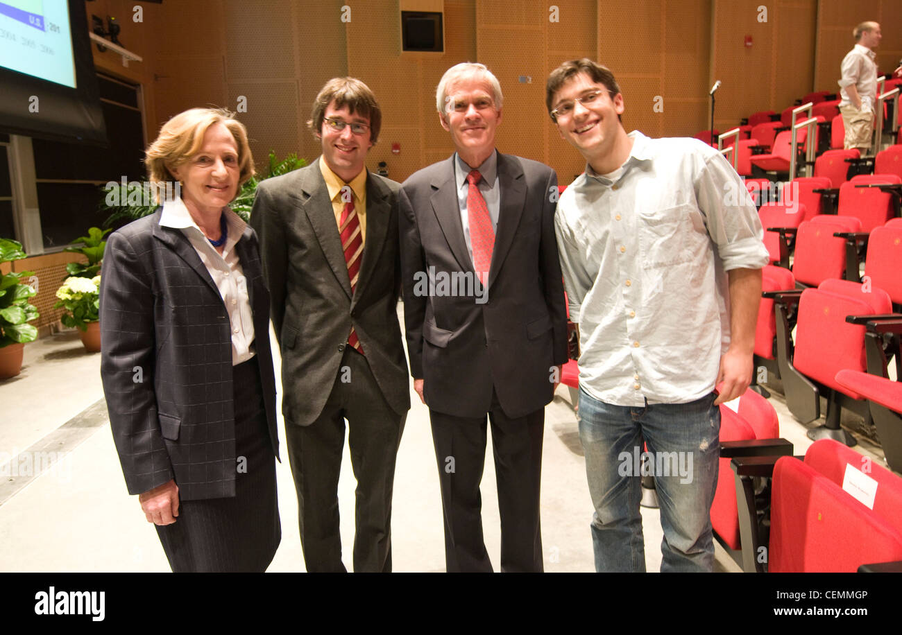 US Senator Jeff Bingaman, MIT president Susan Hockfield, Noah Jessop ...