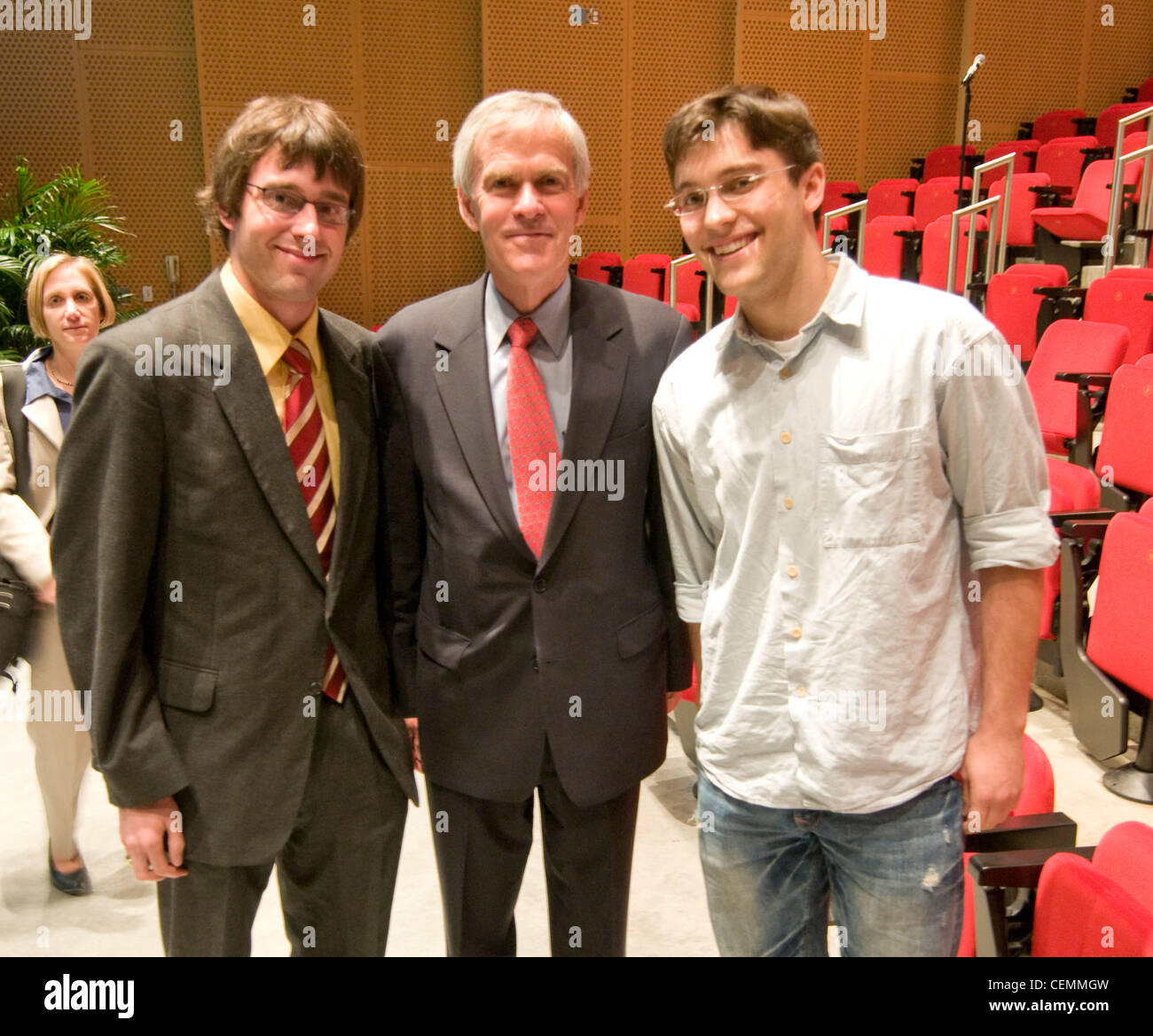 US Senator Jeff Bingaman, MIT president Susan Hockfield, Noah Jessop ...