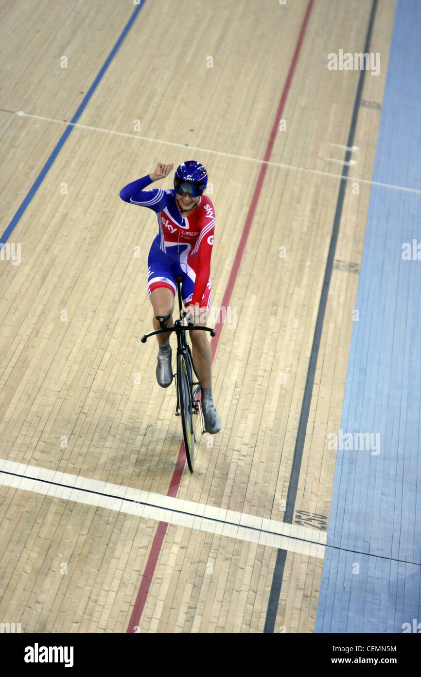 Individual pursuit event cycle track hi-res stock photography and ...