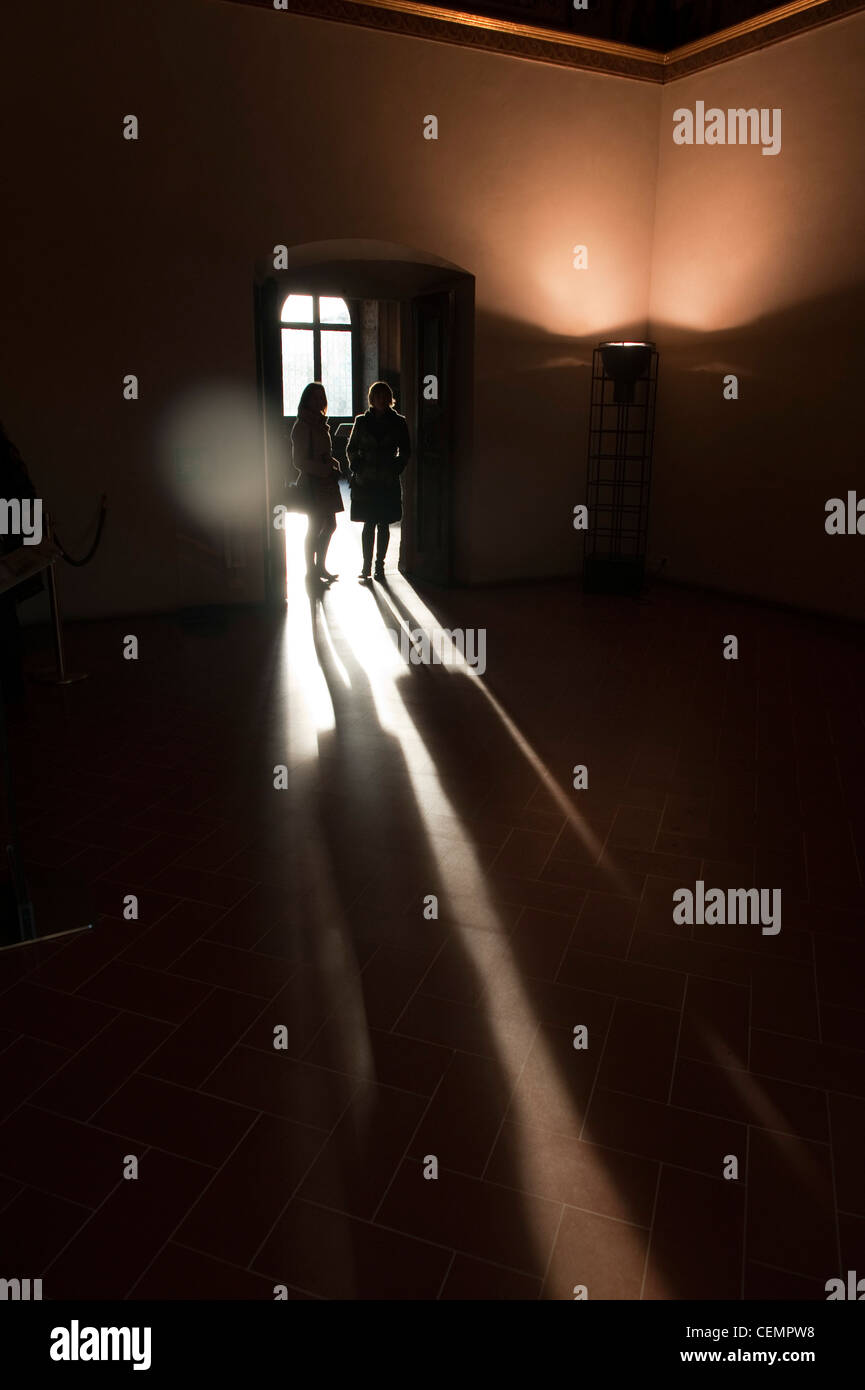 Women in room hi-res stock photography and images - Alamy