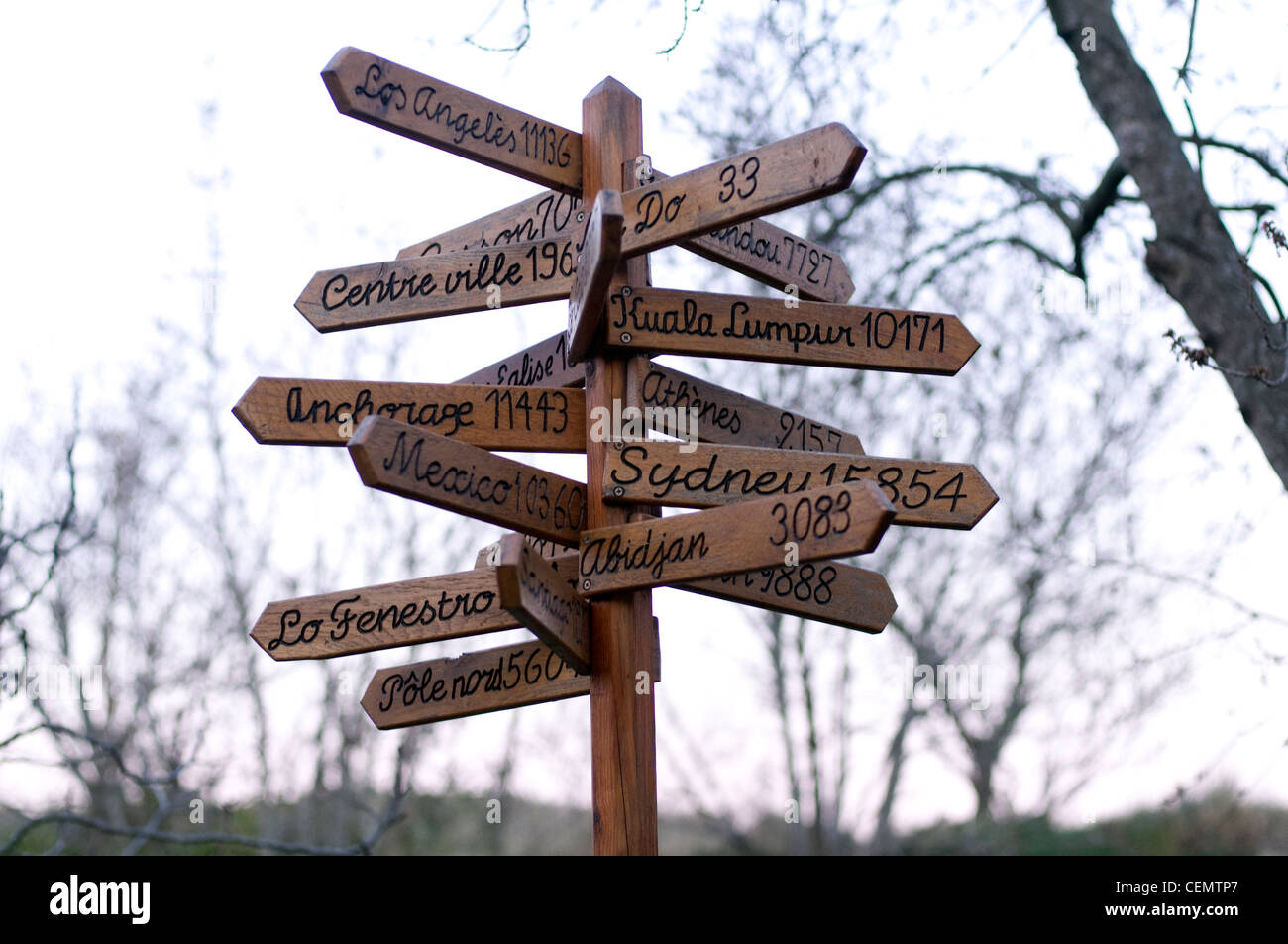 Signpost of world countries hi-res stock photography and images - Alamy