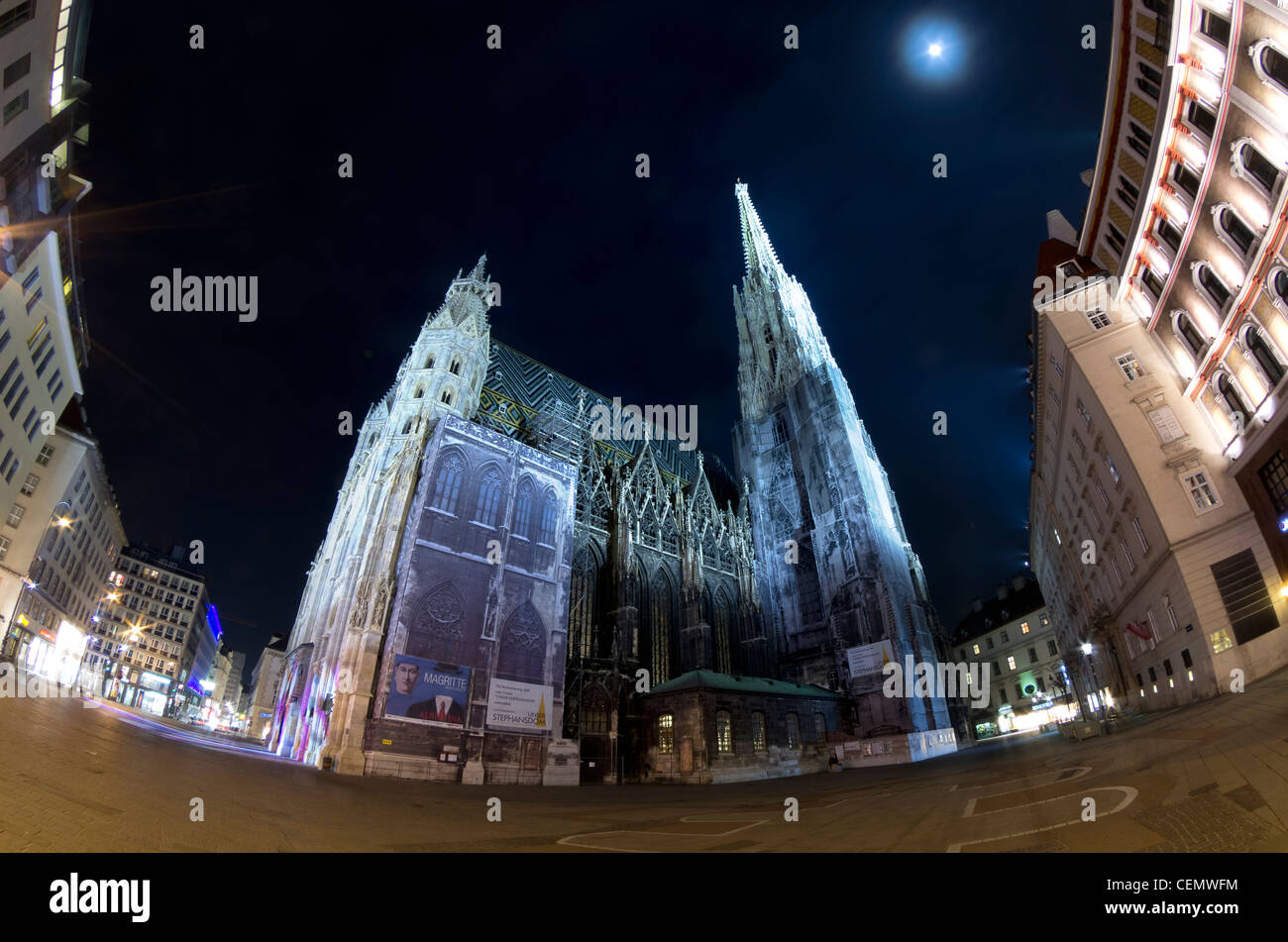 St stephens cathedral night vienna hi-res stock photography and images ...