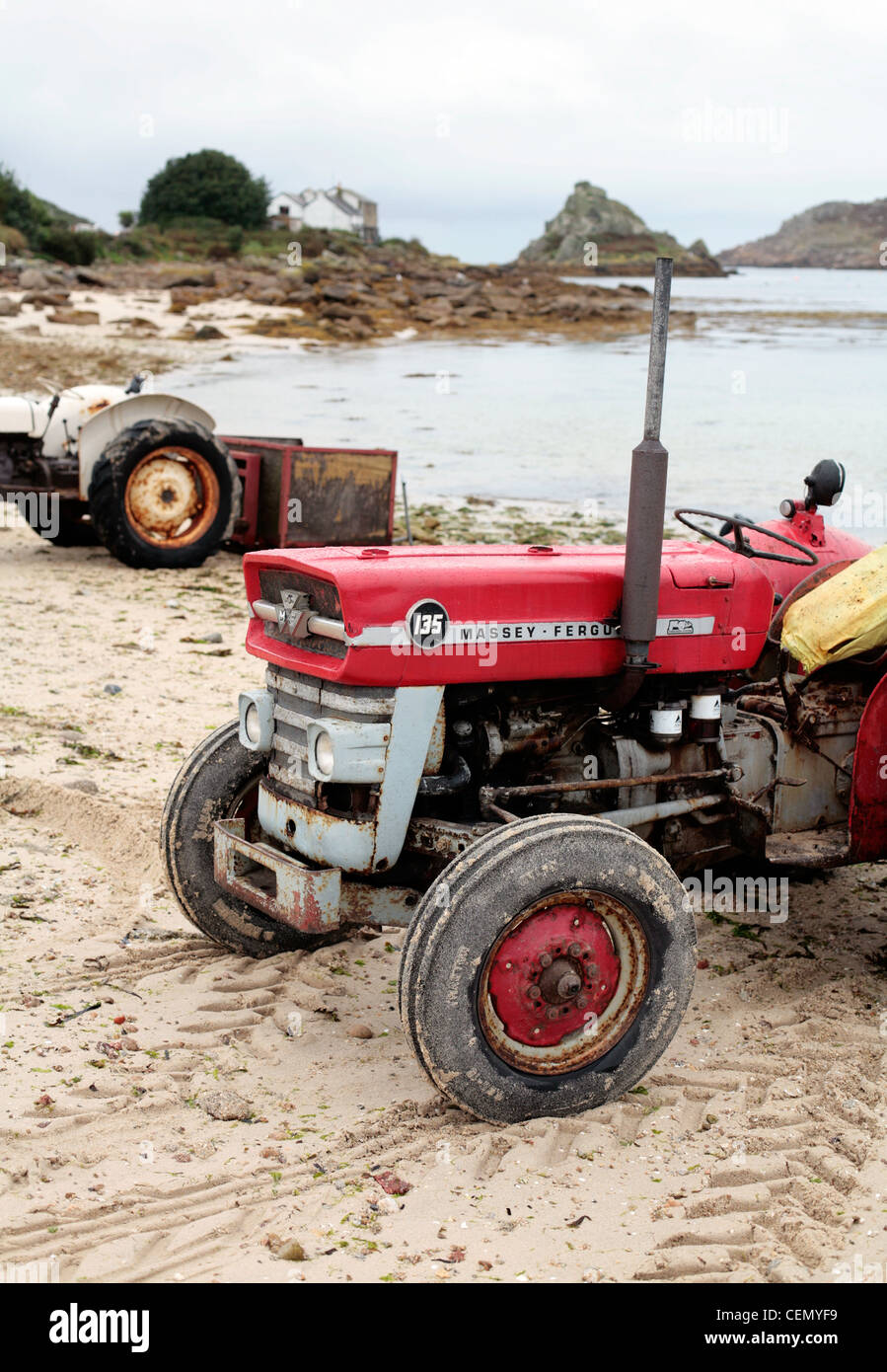 Old tractor beach uk hi-res stock photography and images - Alamy