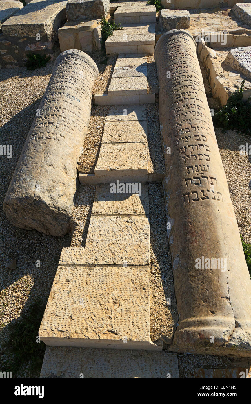 Jewish tombstones in the form of temple columns at the Mount of Olives ...