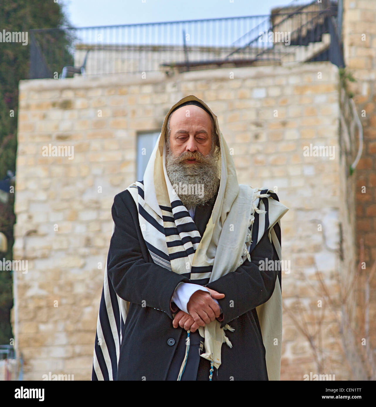 Orthodox jewish man pray hi-res stock photography and images - Alamy