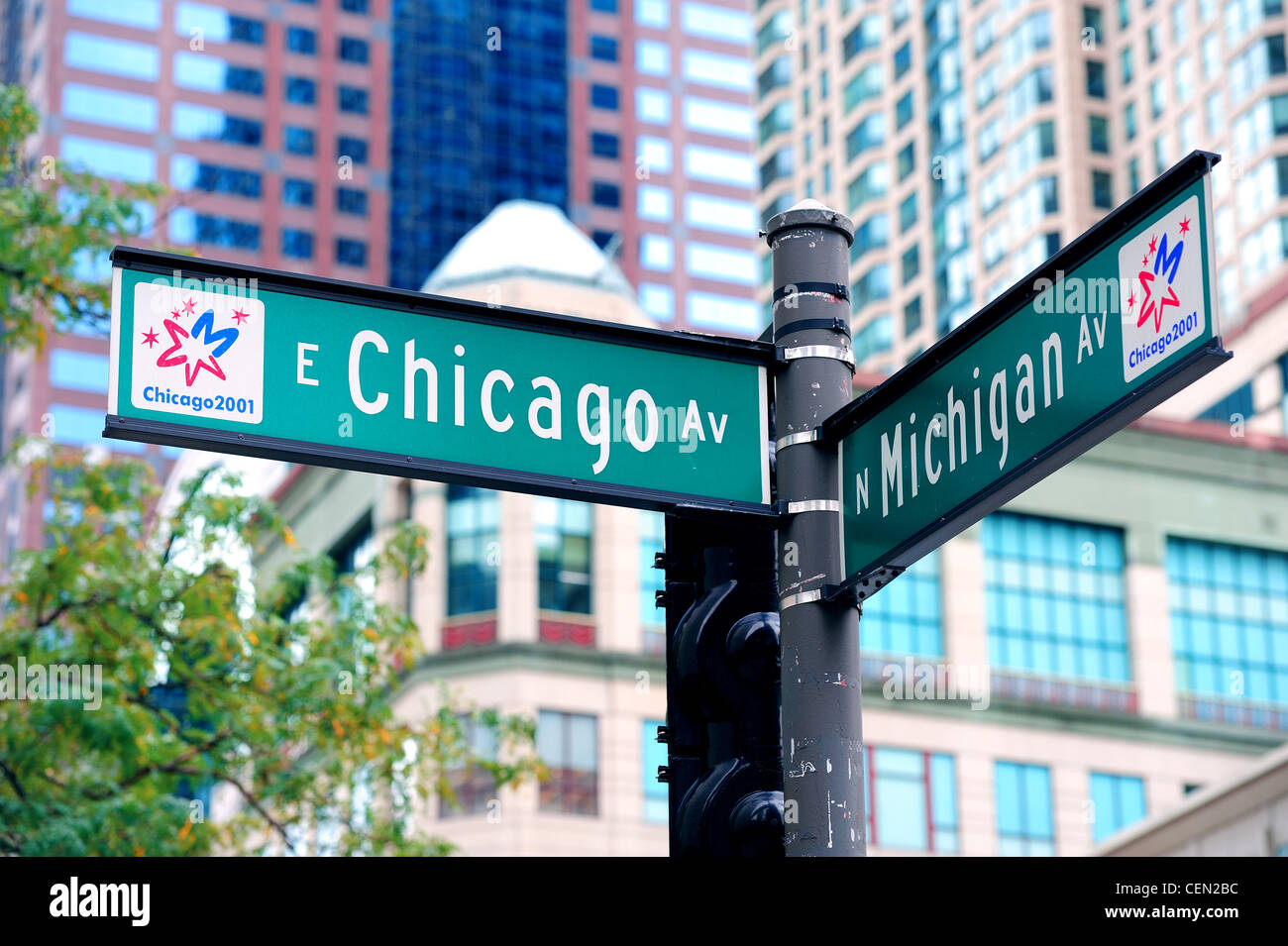 Street road sign at Chicago downtown Stock Photo - Alamy