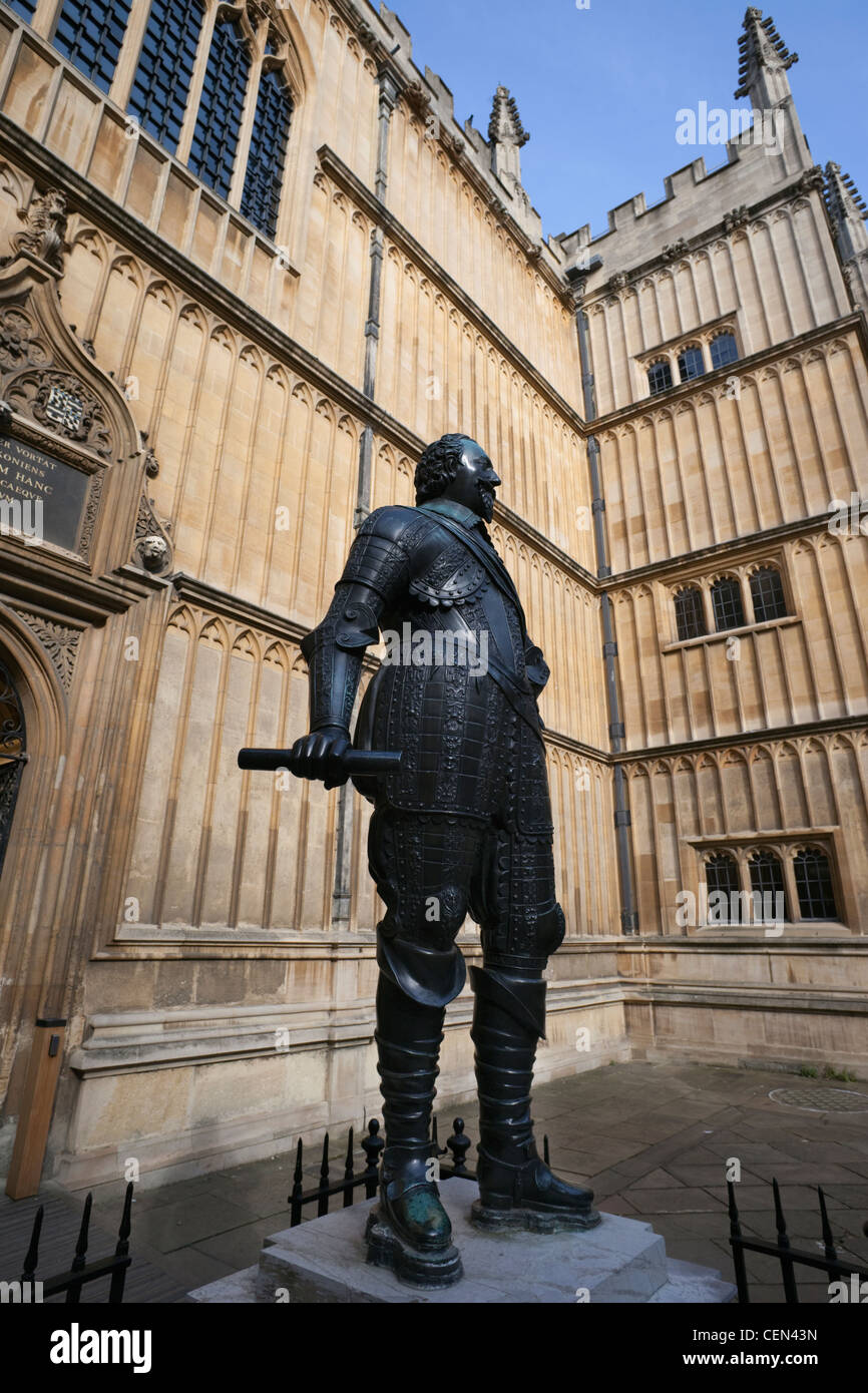 England, Oxfordshire, Oxford, Bodleian Library, Statue of William ...