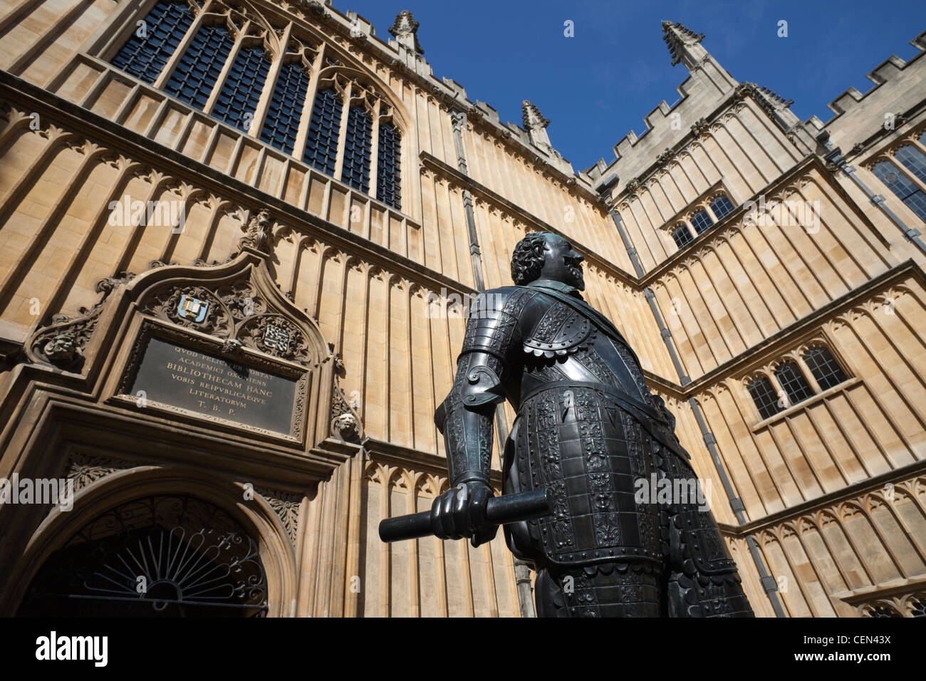 England, Oxfordshire, Oxford, Bodleian Library, Statue of William ...