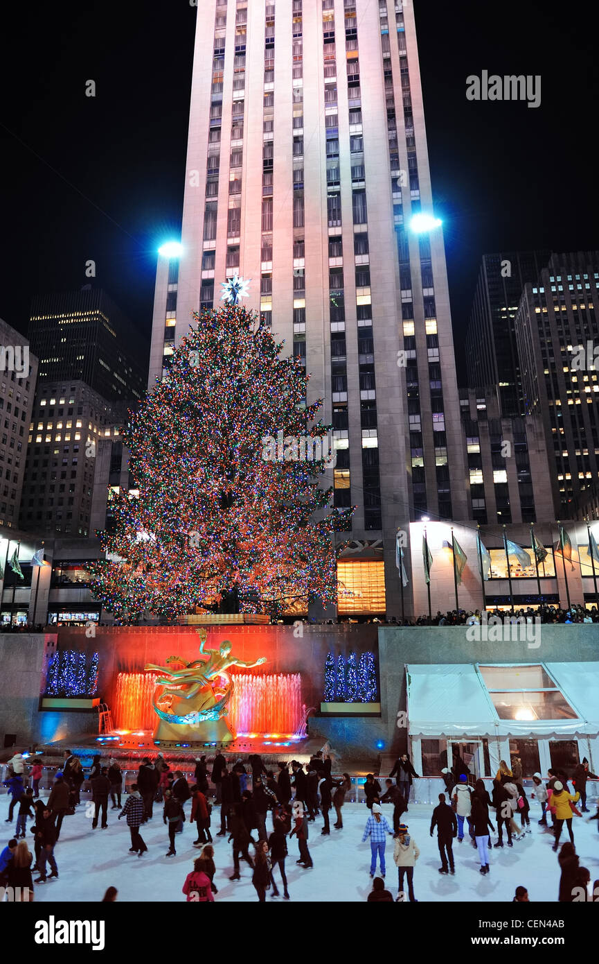 Rockefeller center skating hi-res stock photography and images - Alamy