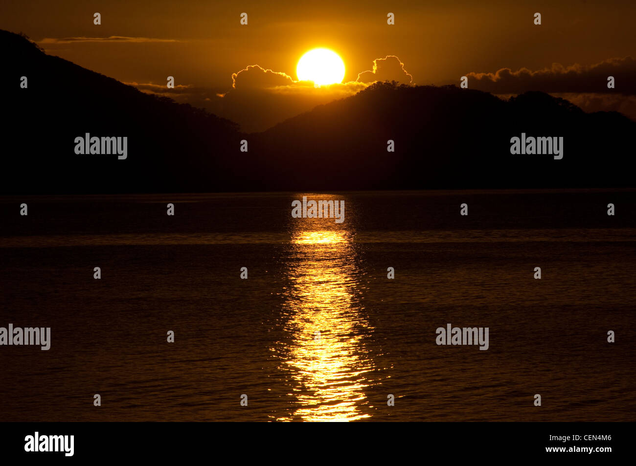 Settingmountains hi-res stock photography and images - Alamy