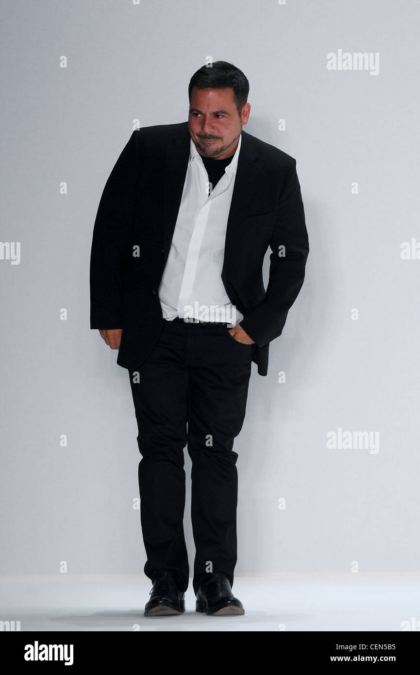 Narciso rodriguez fashion show hi-res stock photography and images - Alamy