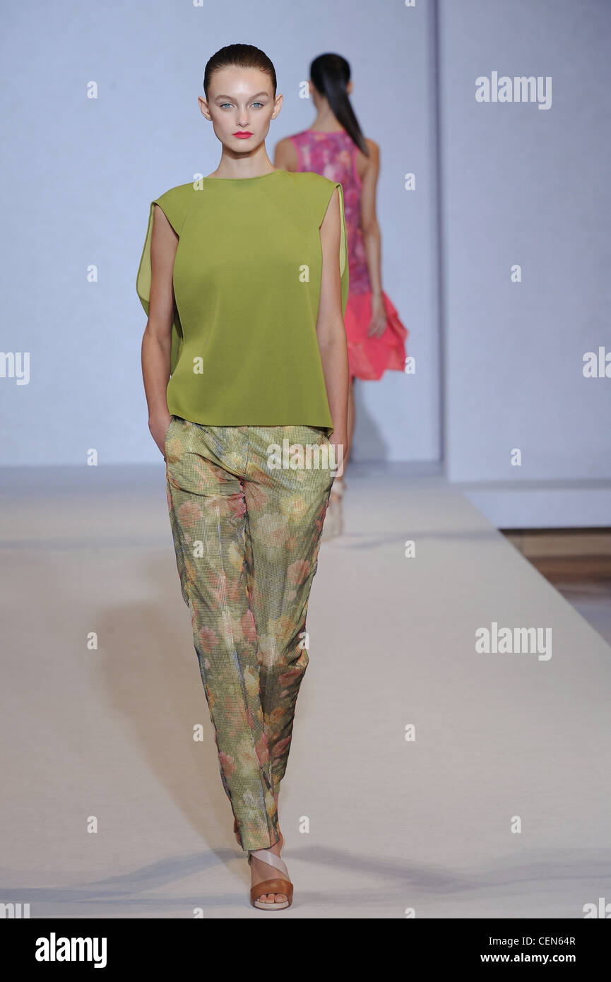 Nicole Farhi London Ready to WearSpringSummer 2012 Stock Photo - Alamy