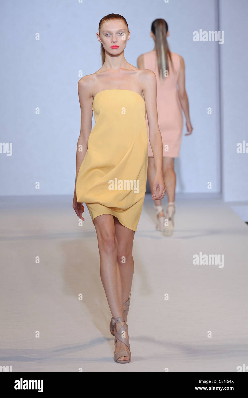 Nicole Farhi London Ready to WearSpringSummer 2012 Stock Photo - Alamy