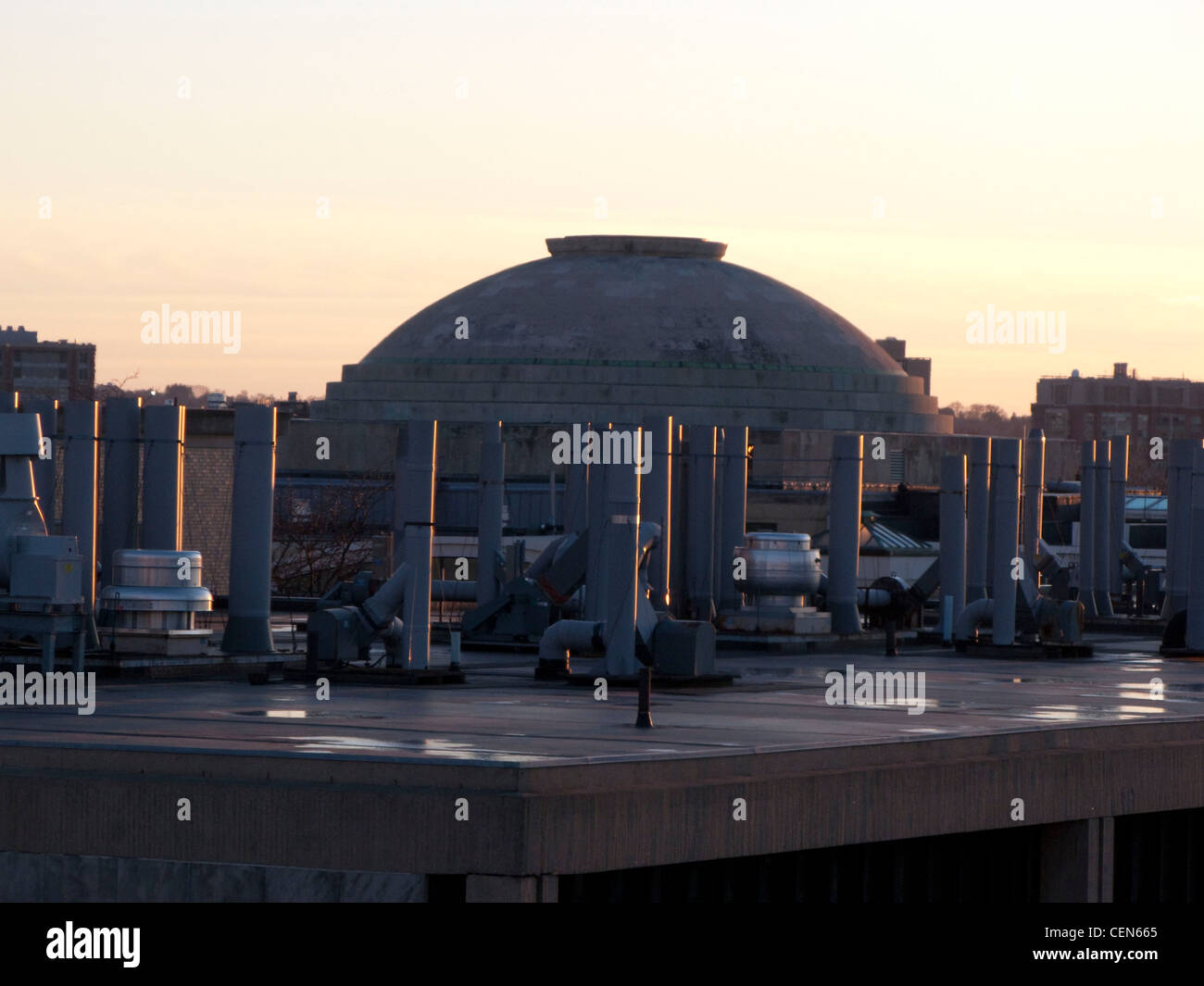 M i t campus dome hi-res stock photography and images - Alamy