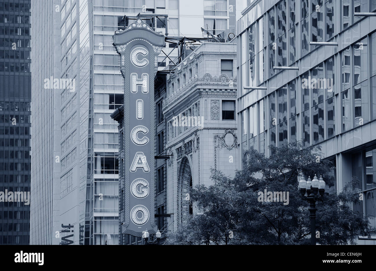 Chicago Theatre and street view Stock Photo - Alamy