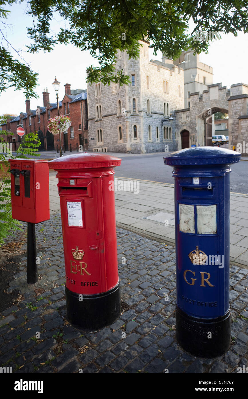 Red post box uk windsor hi-res stock photography and images - Alamy