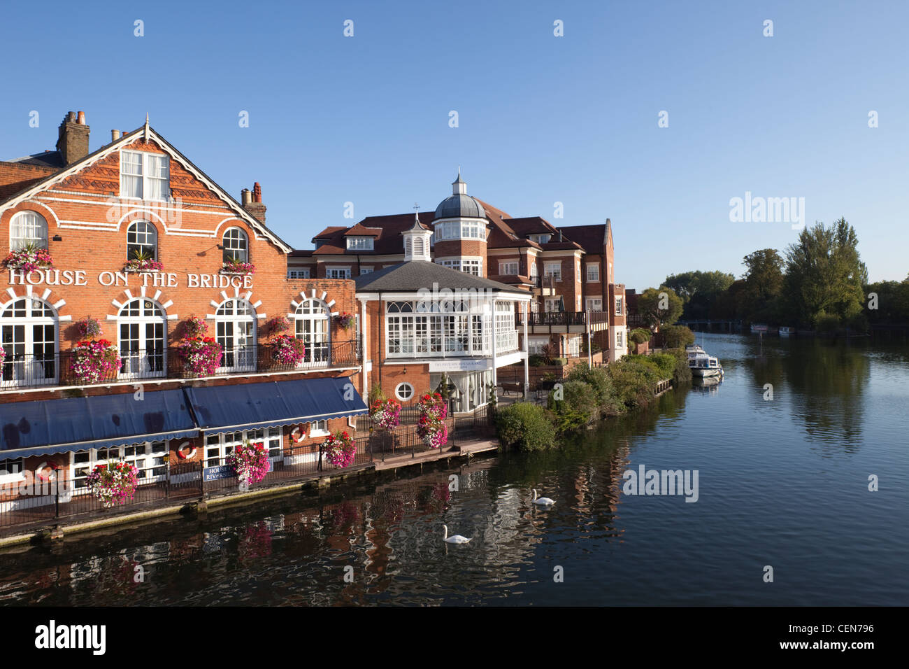 England, Berkshire, Eton, River Thames and Riverfront Skyline Stock ...