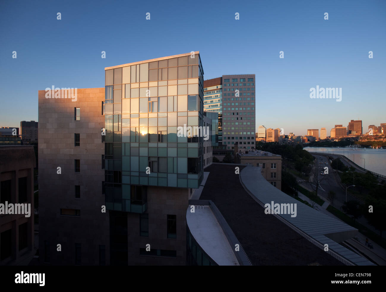 Mit sloan school hi-res stock photography and images - Alamy