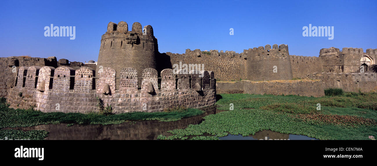 gulbarga fort ramparts and moat india karnataka tourism Stock Photo - Alamy