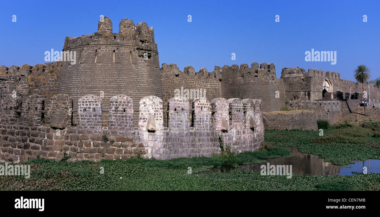gulbarga fort ramparts and moat india karnataka tourism Stock Photo - Alamy