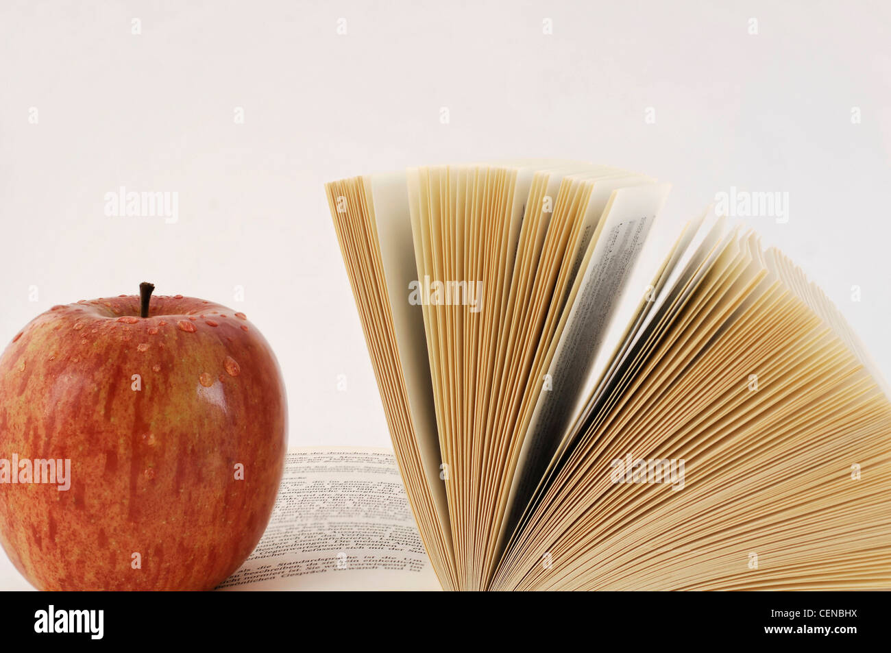 apple and book Stock Photo - Alamy