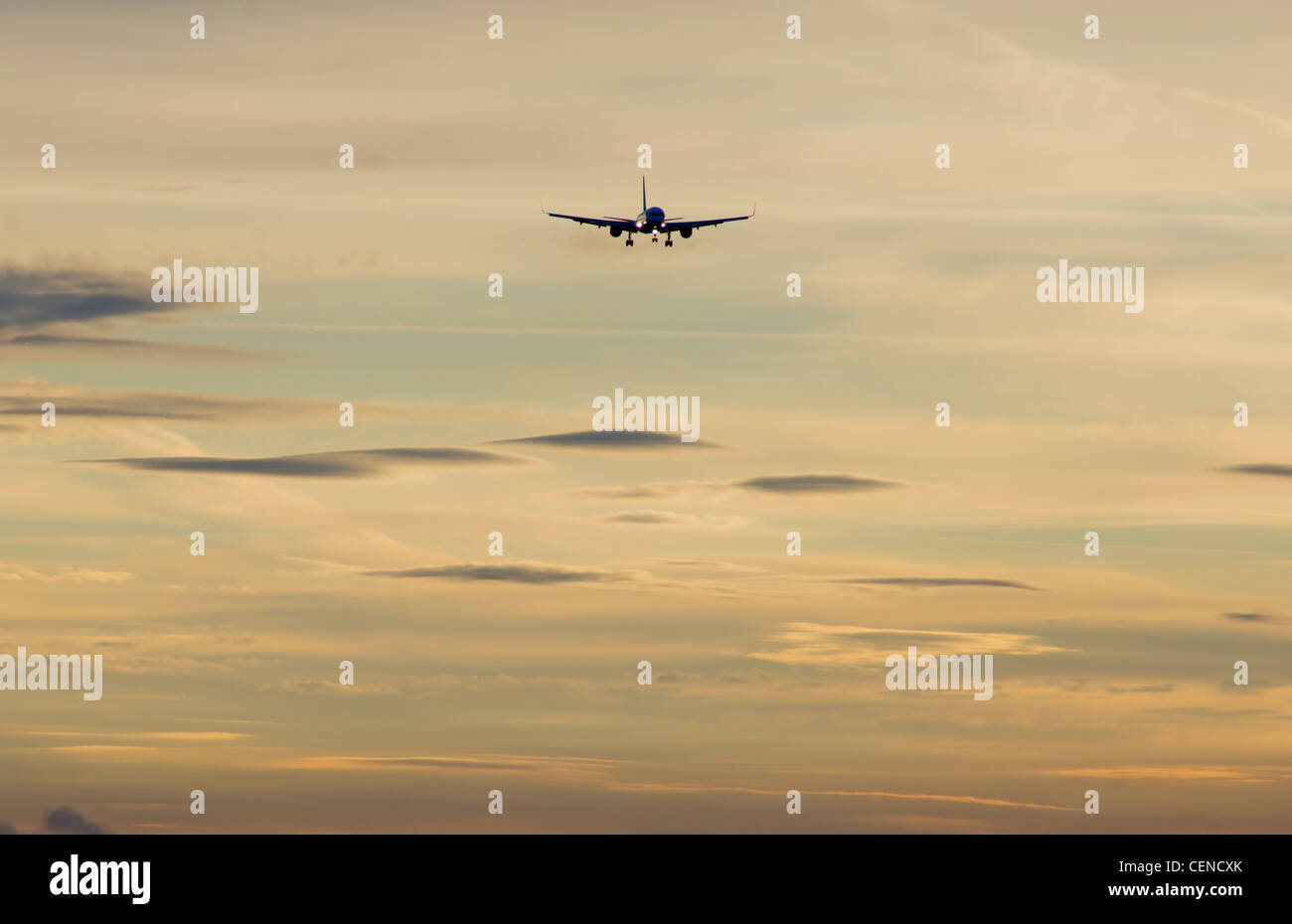 Airplane approach undercarriage hi-res stock photography and images - Alamy