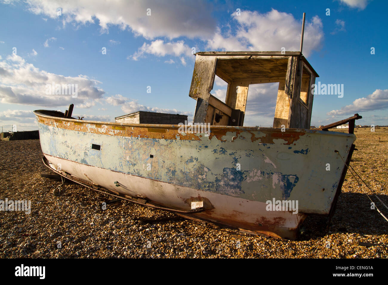 old and abandoned fishing boat on the beach in Dungeness in Kent Stock ...