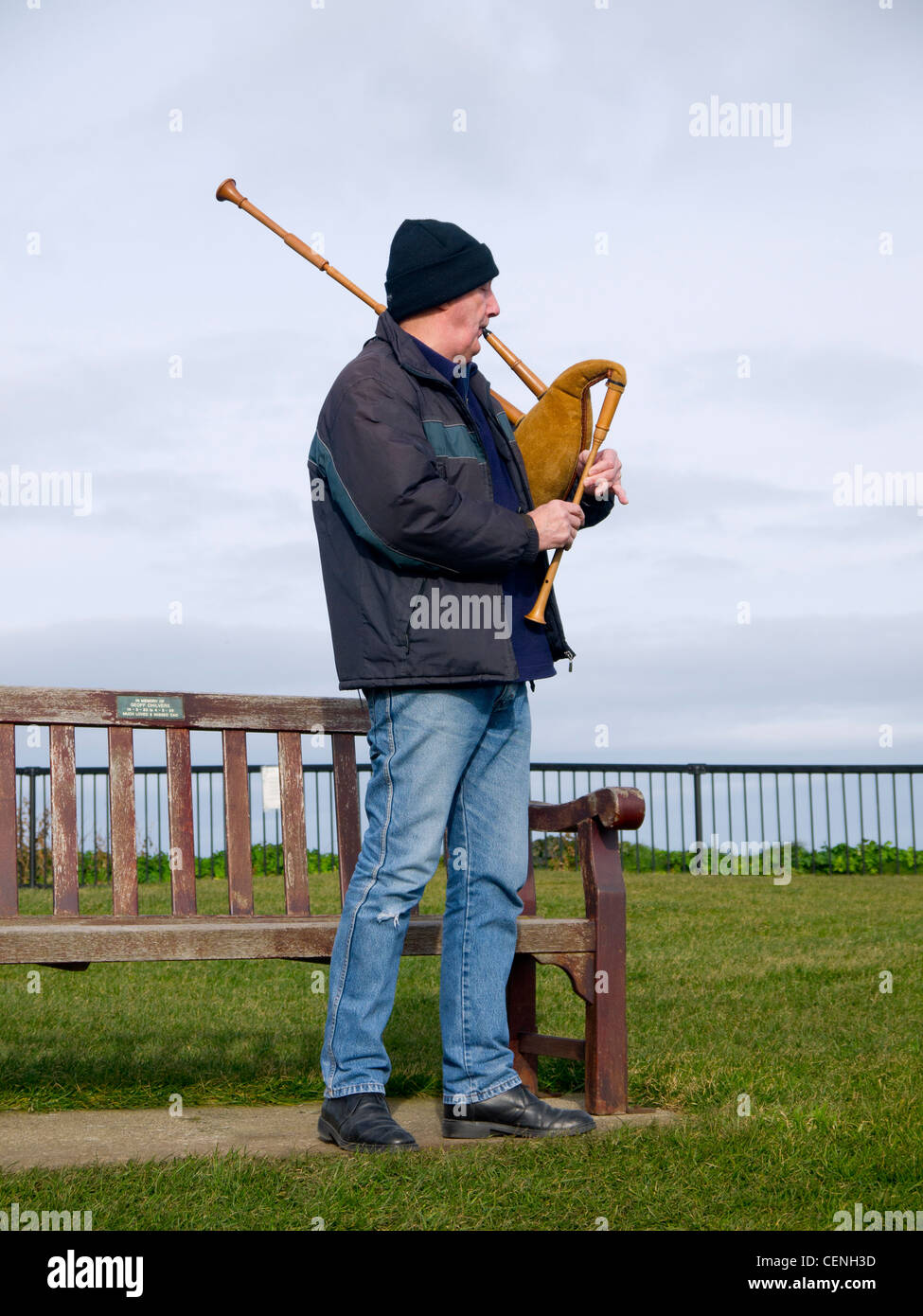 Busker playing the bagpipes hi-res stock photography and images - Alamy