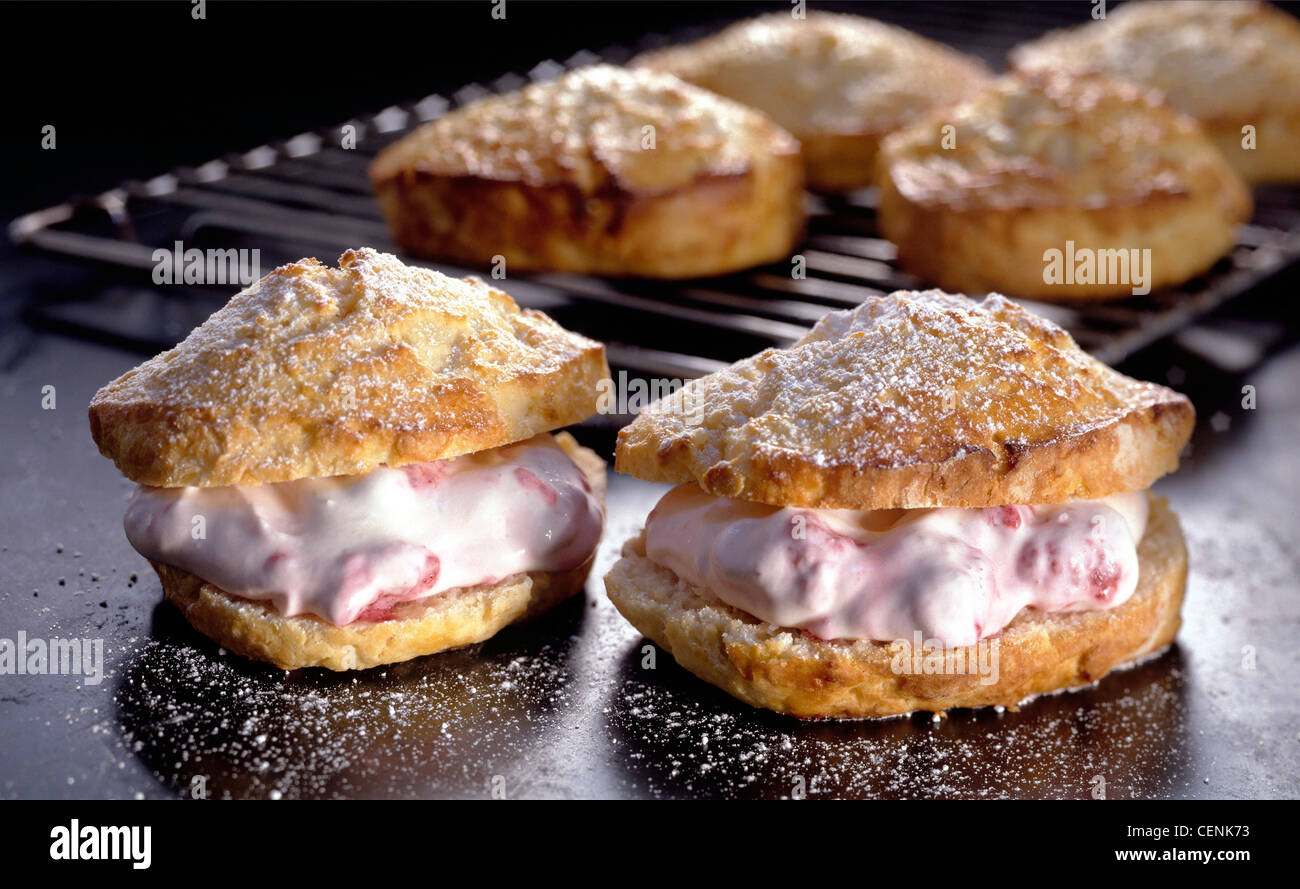 Scones cooling on a rack hi-res stock photography and images - Alamy