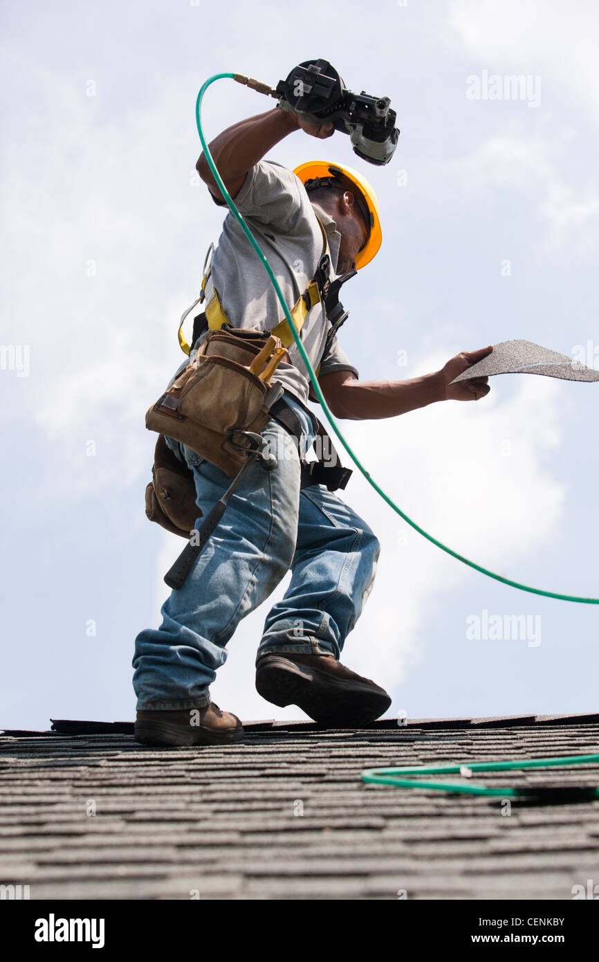 Shingling gun hi-res stock photography and images - Alamy