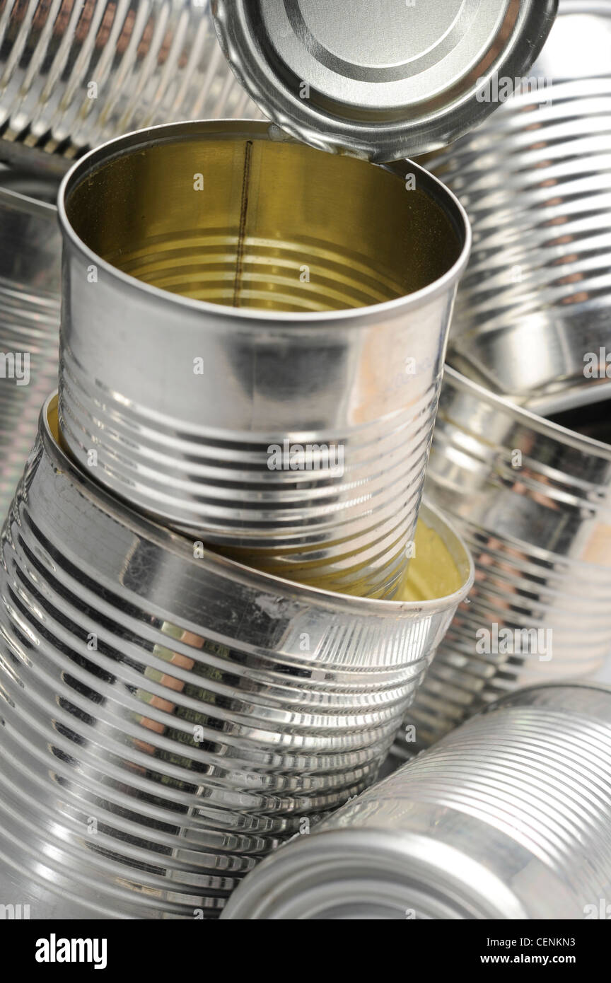 Image of a tin can hi-res stock photography and images - Alamy