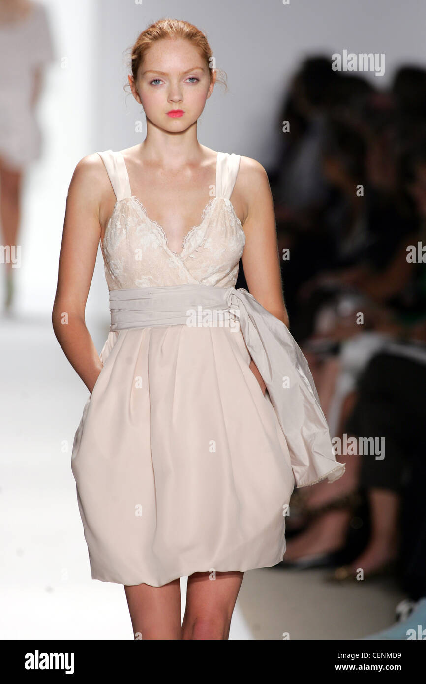 Peter Som New York Ready to Wear Spring Summer Female model Lily Cole ...