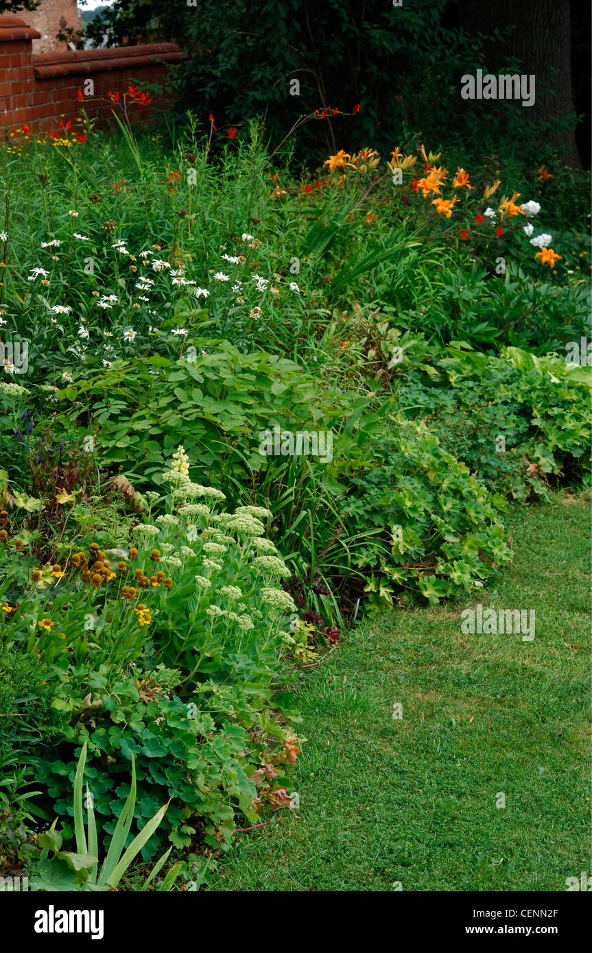 View of a mixed floral border in a garden Stock Photo - Alamy
