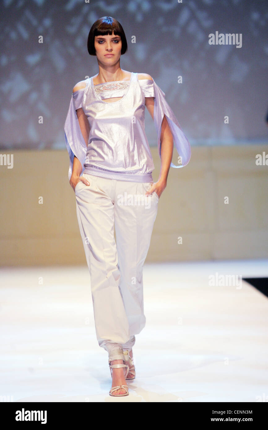 Sue Stemp New York Ready to Wear Spring Summer Model Alison Nix wearing ...