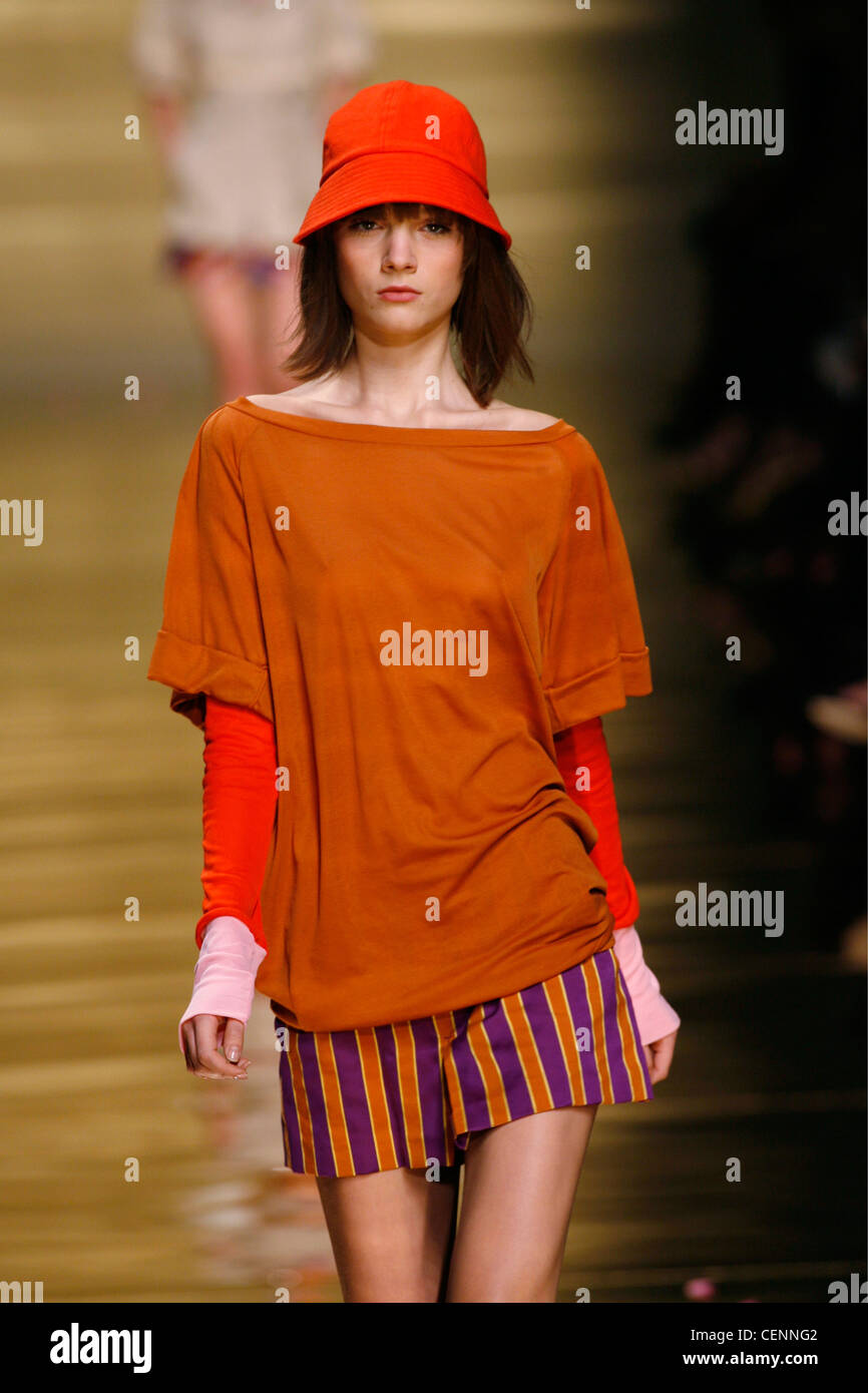 Sportmax Milan Ready to Wear Spring Summer Model shoulder length ...