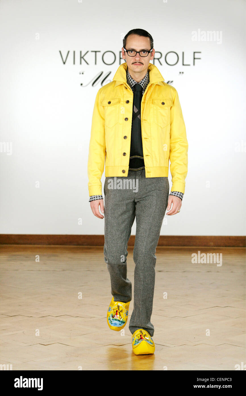 Dark coloured trousers hi-res stock photography and images - Alamy