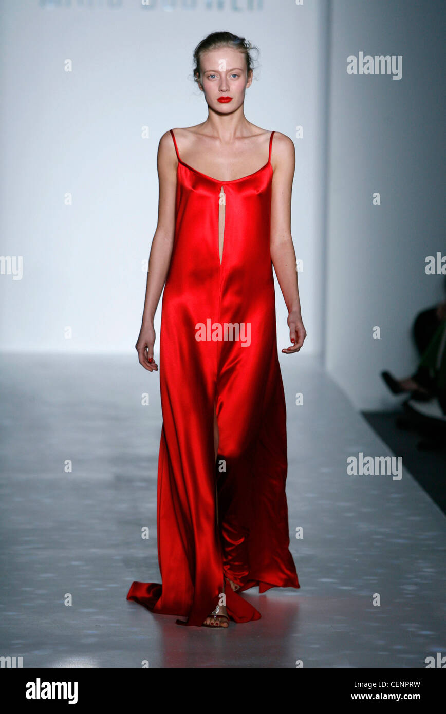 Marc Bouwer New York Ready to Wear Autumn Winter Model wearing long ...