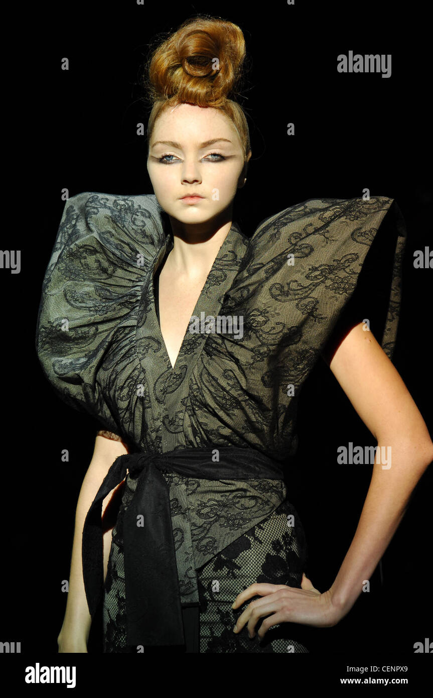 Hair piled up on top of head hi-res stock photography and images - Alamy