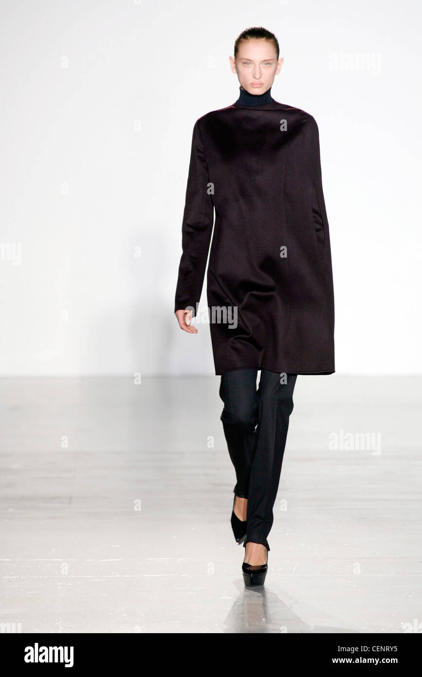 Very skinny model catwalk hi-res stock photography and images - Alamy
