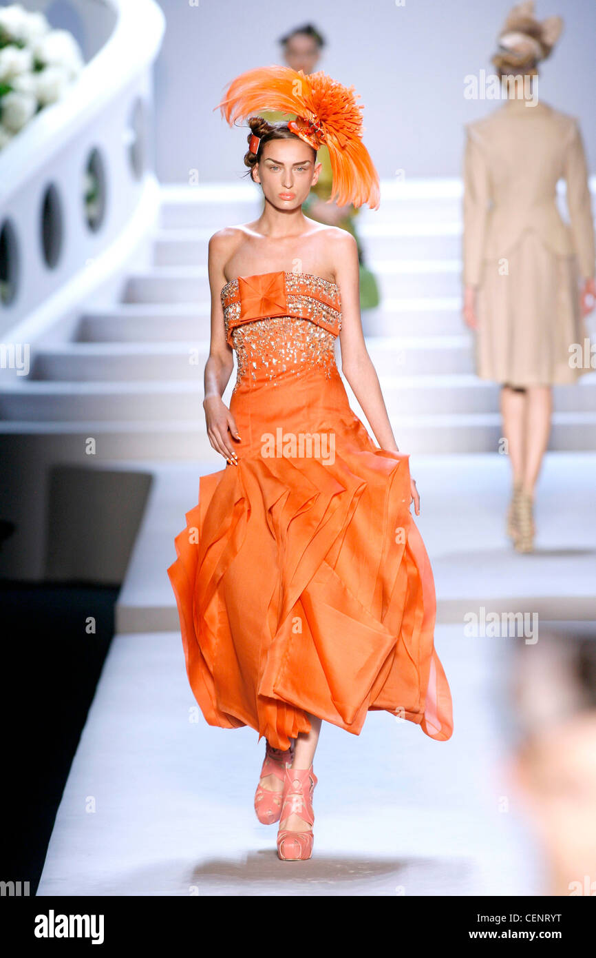 Dior runway hat hi-res stock photography and images - Alamy
