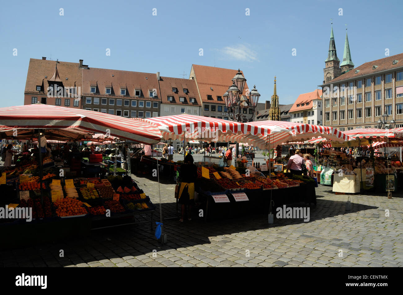 A fruit and vegetable market in Nuremberg's main market square ...