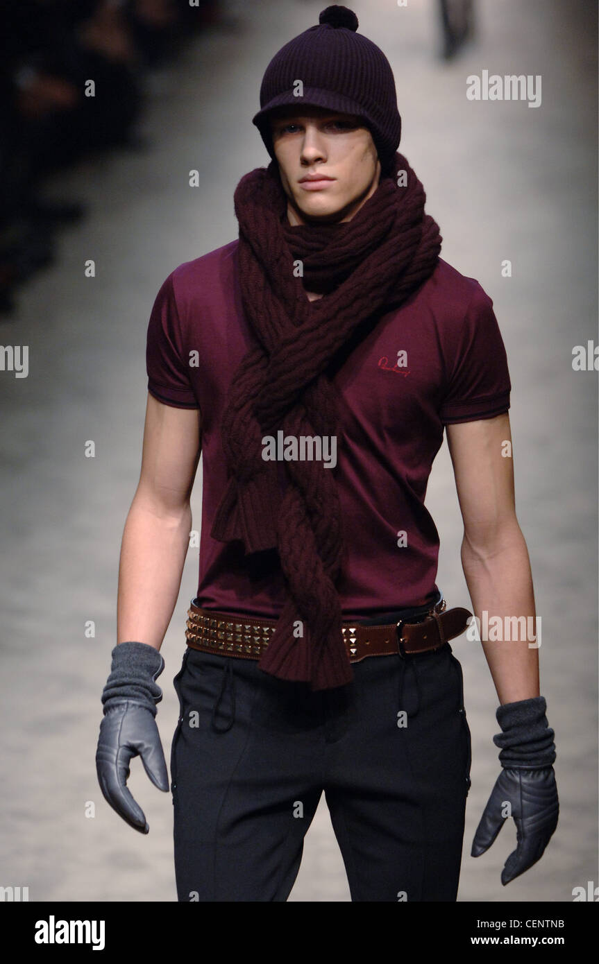 Burberry scarf hi-res stock photography and images - Alamy