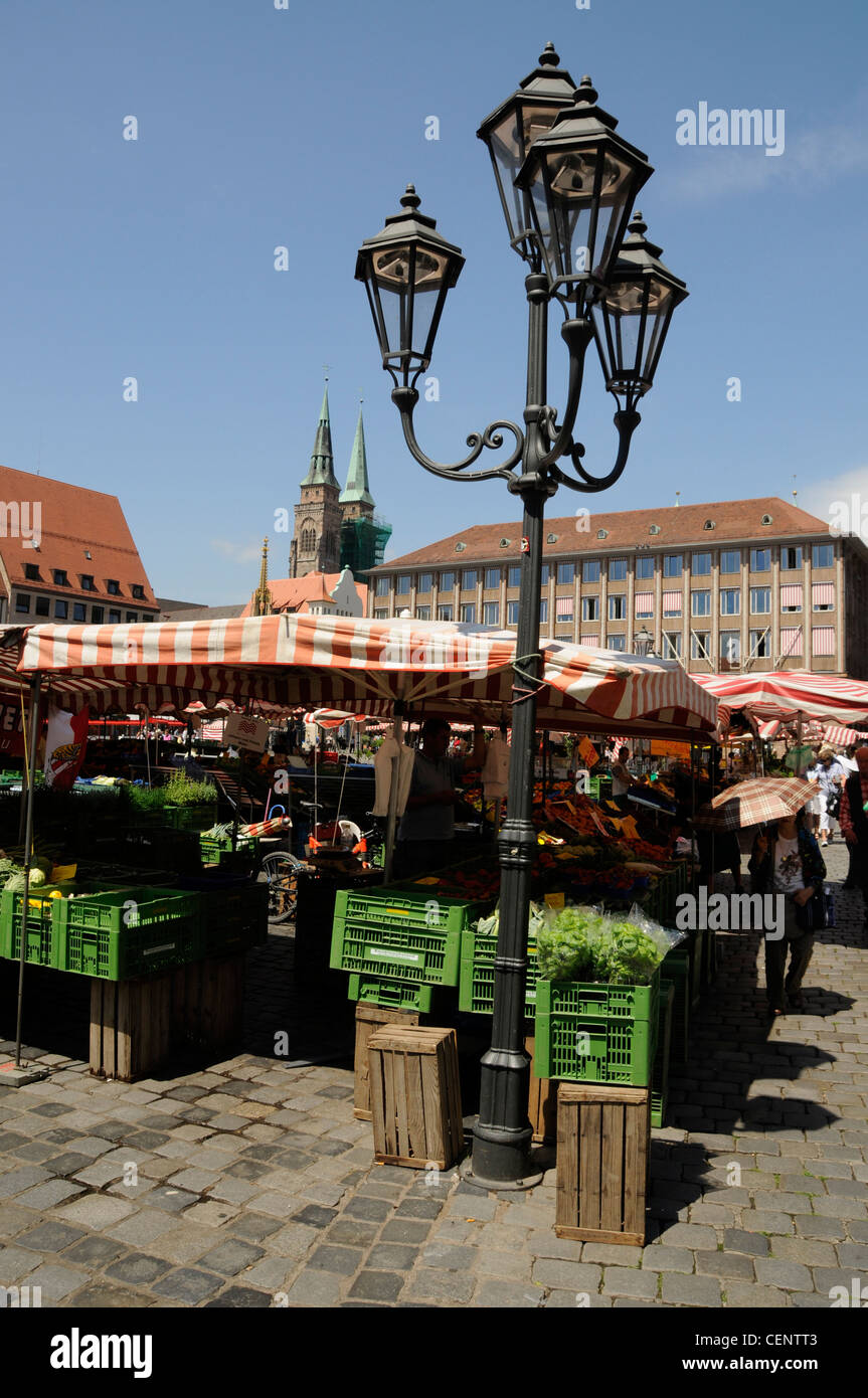 A fruit and vegetable market in Nuremberg's main market square ...