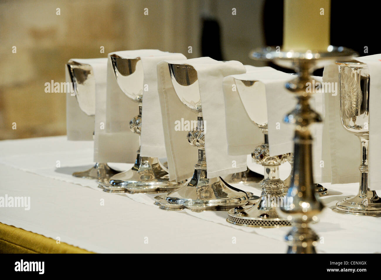 Chalice paten hi-res stock photography and images - Alamy