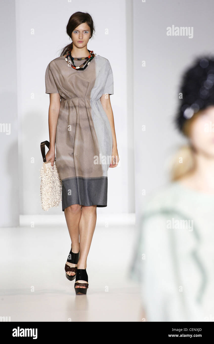 Marni Milan Ready to Wear Spring Summer Brunette female model hair tied ...