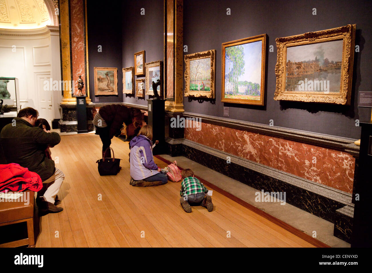 Families in one of the art galleries of the Fitzwilliam Museum ...