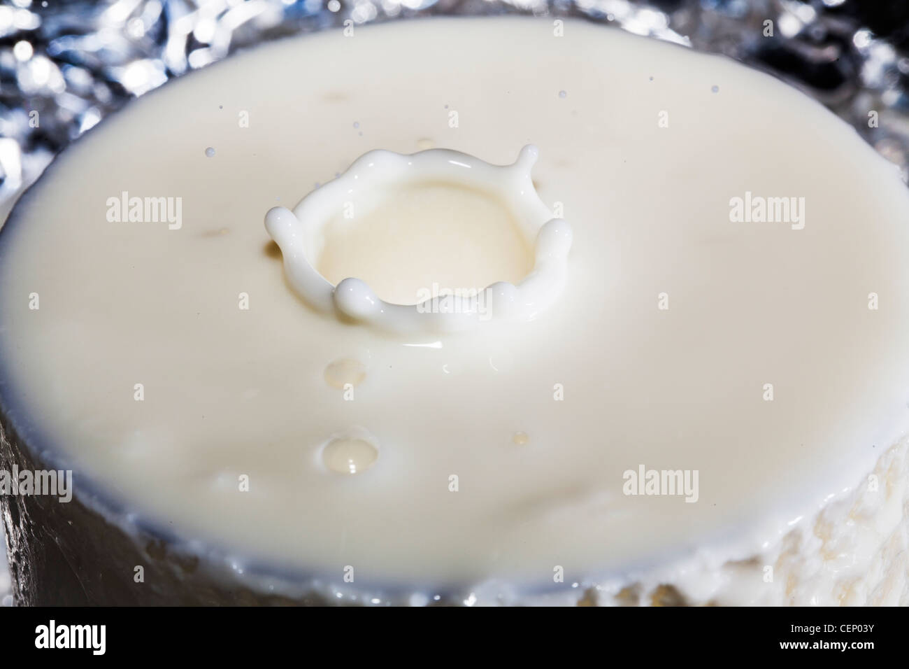Milk drop coronet hi-res stock photography and images - Alamy