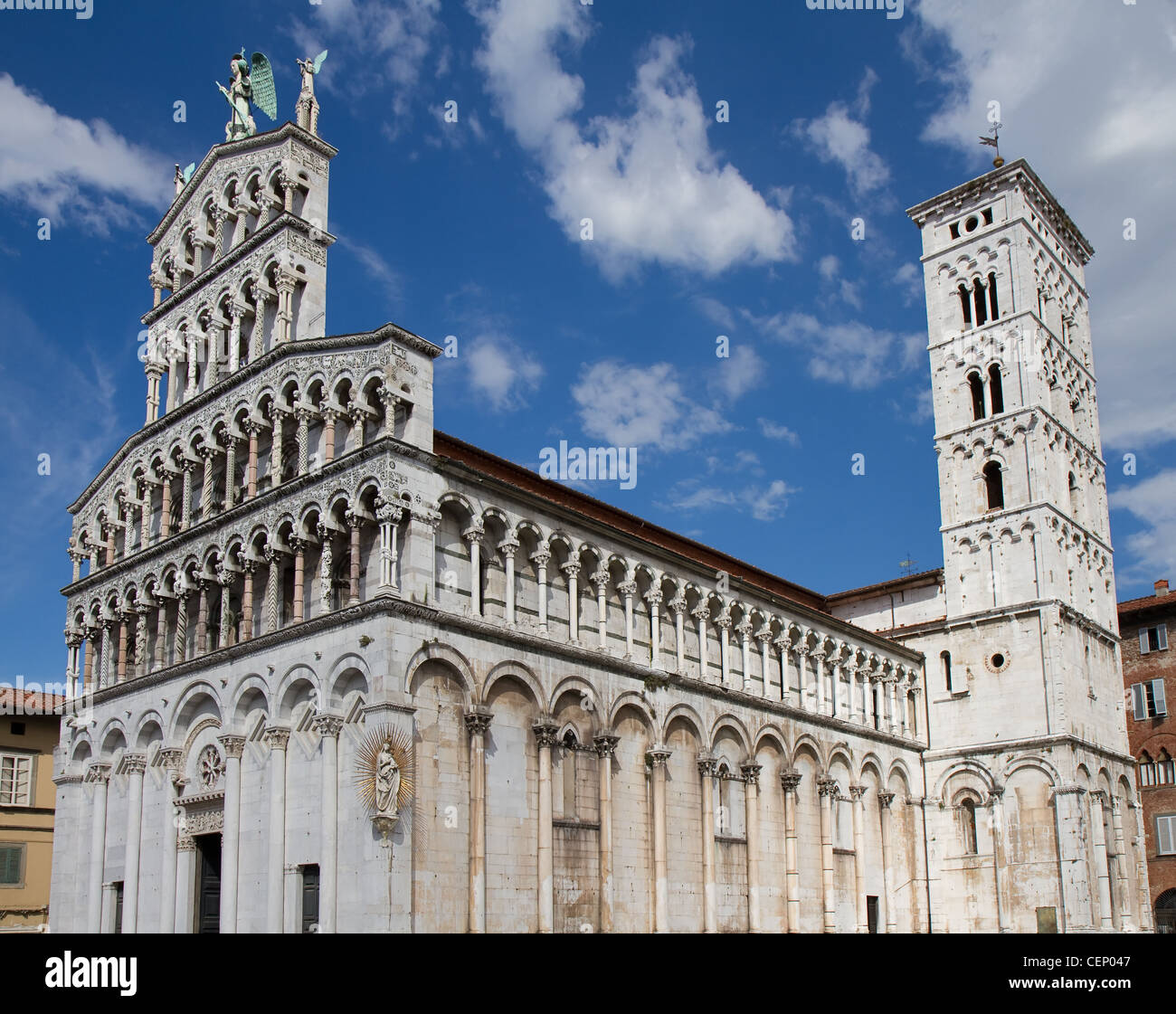 Romanesque architecure hi-res stock photography and images - Alamy