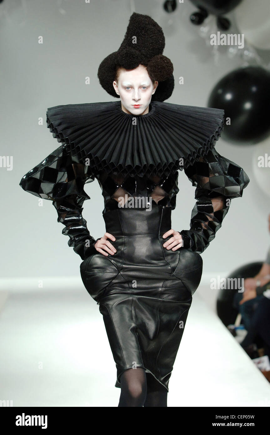 Gareth Pugh London Ready to Wear Autumn Winter Female model wearing a ...