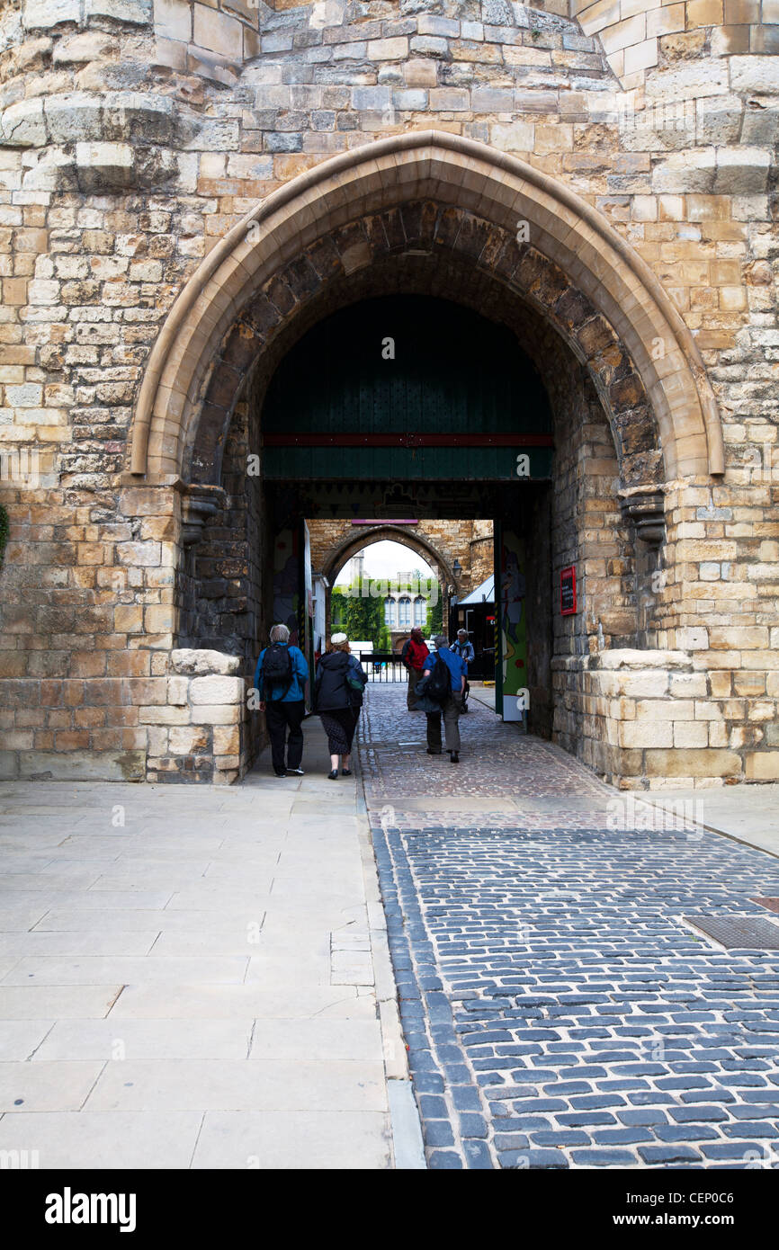 Entrance to lincoln castle hi-res stock photography and images - Alamy